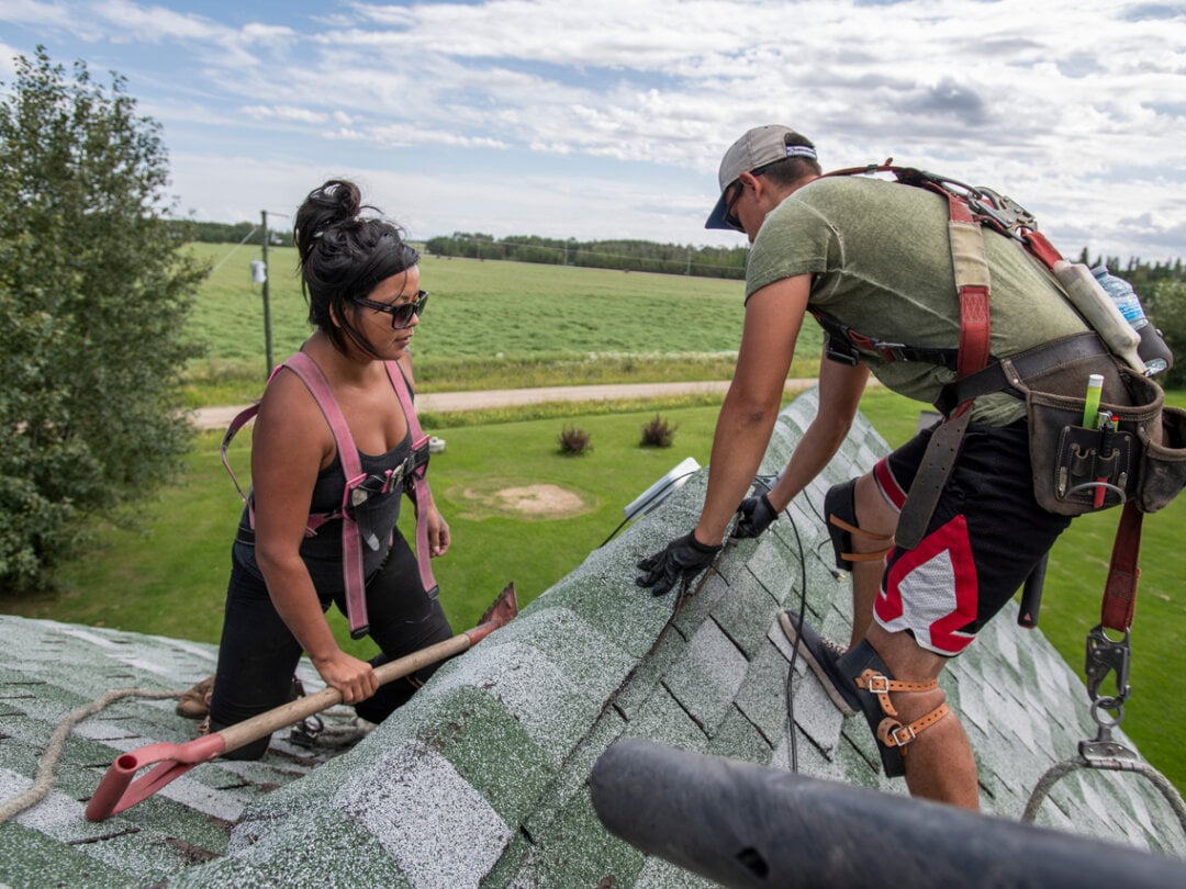 Roofing Tools List: 35 Tools That Pros Need